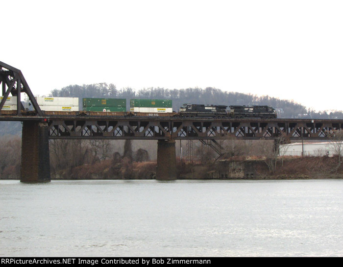 NS Ohio River trestle